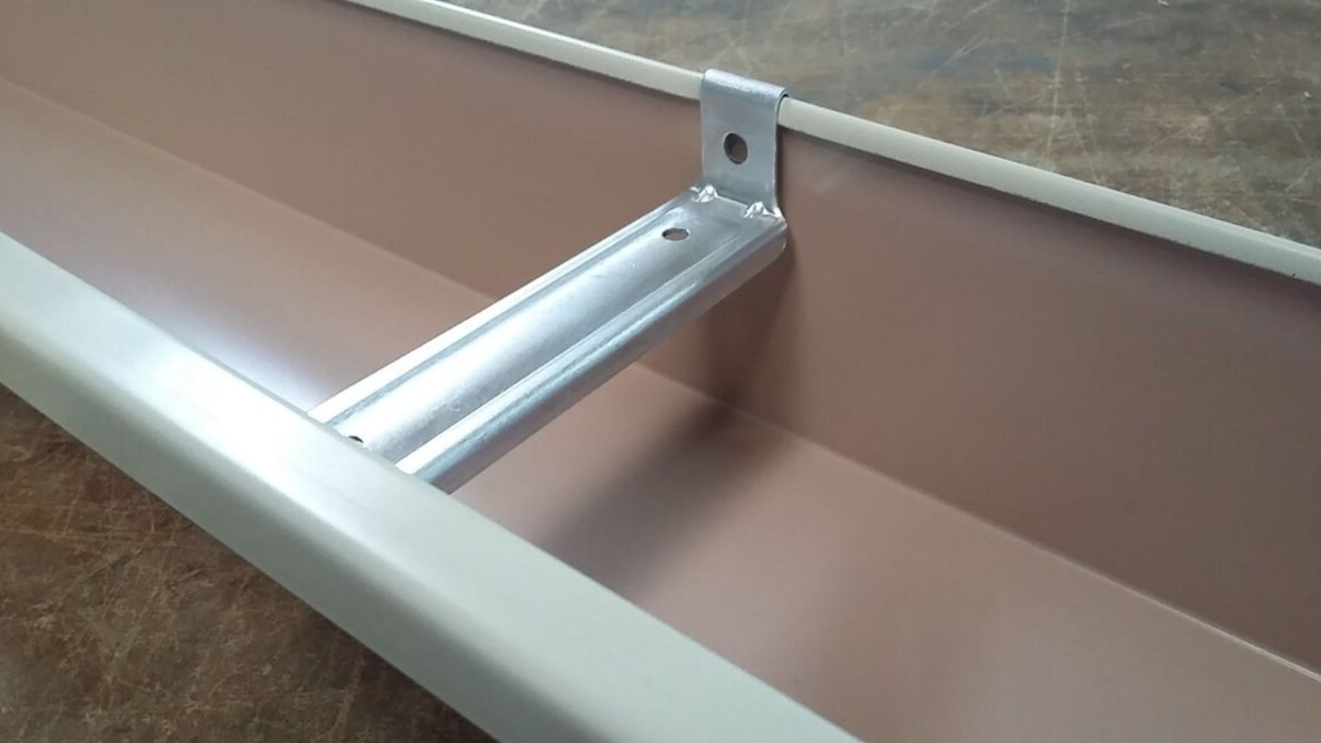 Loose Brackets on Colorbond Gutters? Here's How to Fix Them FastA.I ...